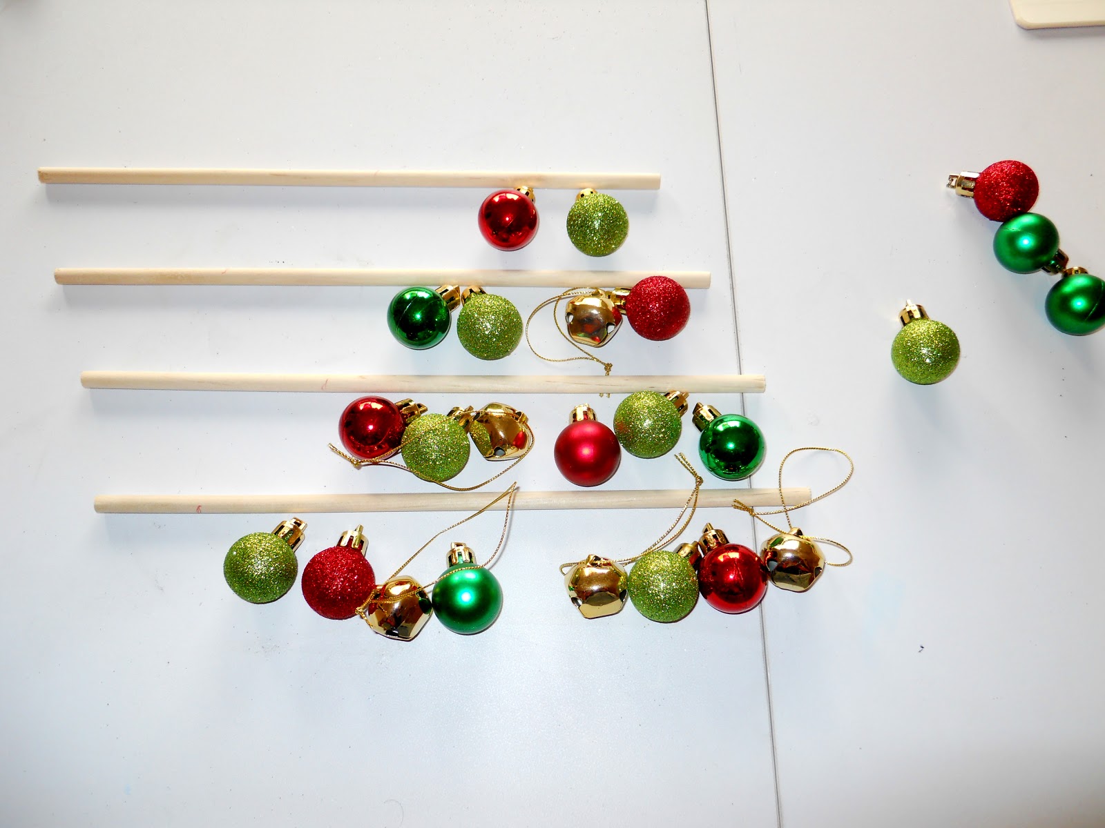 Corner Window Crafts: DIY Mini Christmas Tree Tutorial