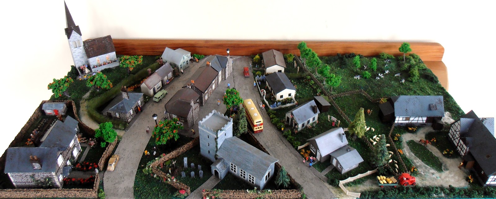 dolls houses and minis: My Miniature Village in N Scale