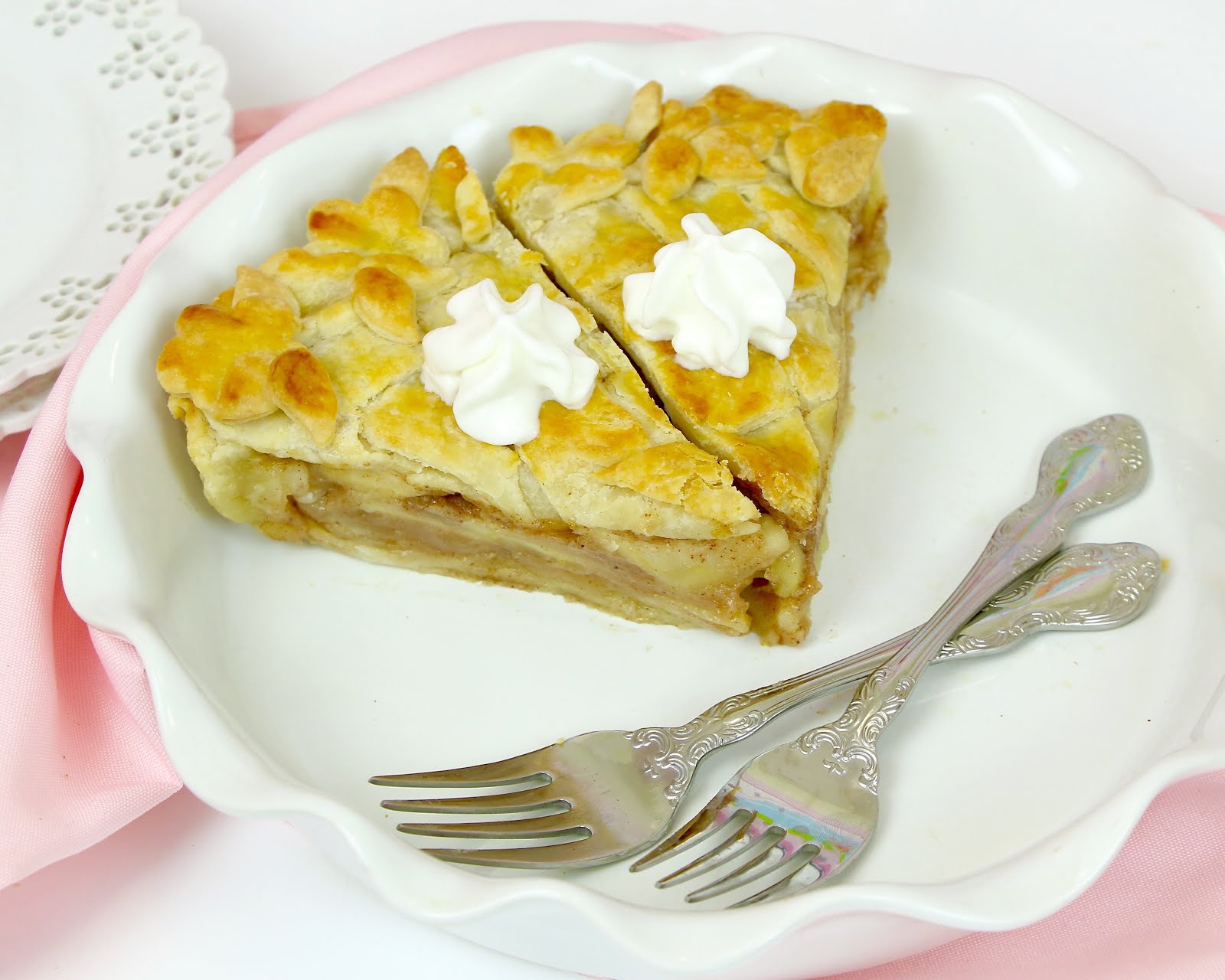 {VIDEO} Small Batch Apple Pie for Two (2-slice Apple Pie) - The Lindsay Ann