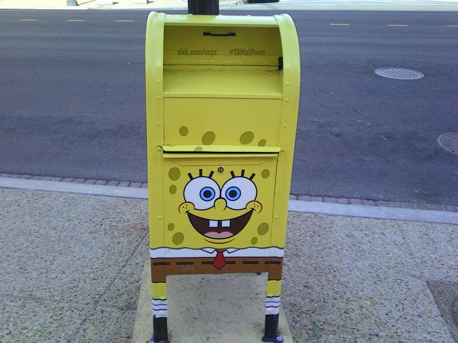 ComicsDC: SpongeBob SquarePants mailbox in DC