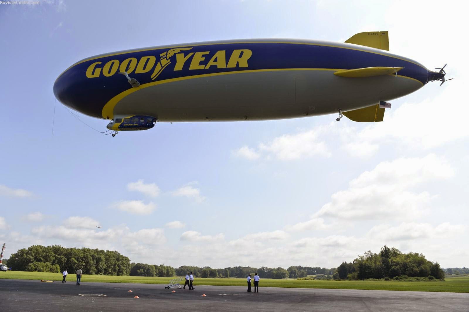 Revista Coche: Vuelo inaugural del dirigible de Goodyear