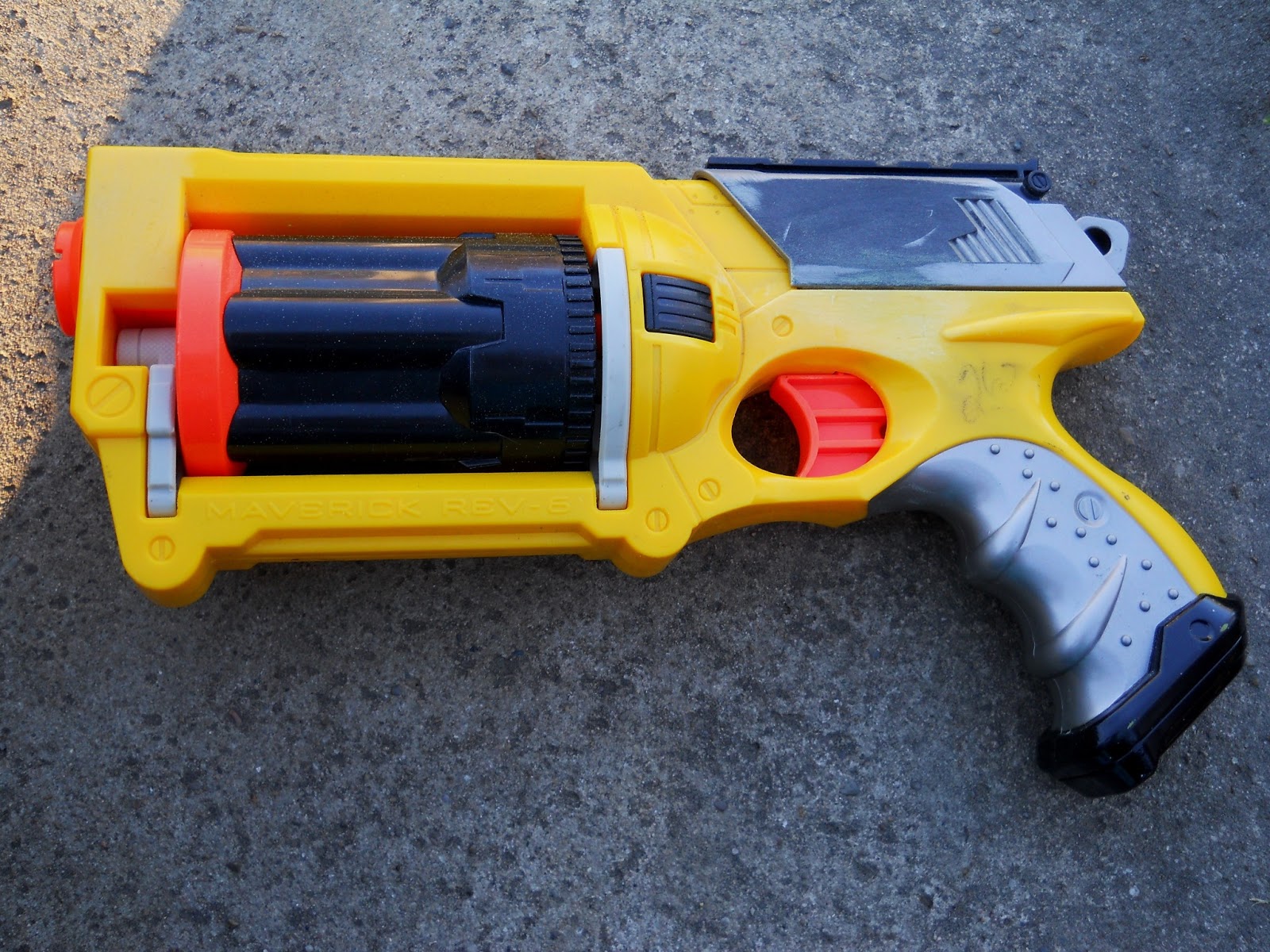 Emily Catherine: DIY Maverick Rev. 6 Nerf Gun Modification