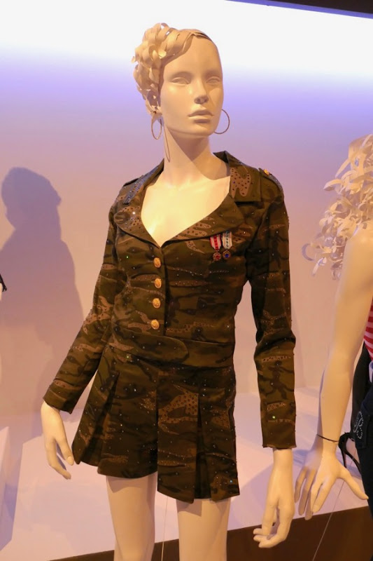 Hollywood Movie Costumes and Props: Pitch Perfect 3 movie costumes on ...