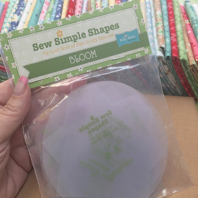 Bee In My Bonnet: Dresden Plate Tutorial using Sew Simple Shapes