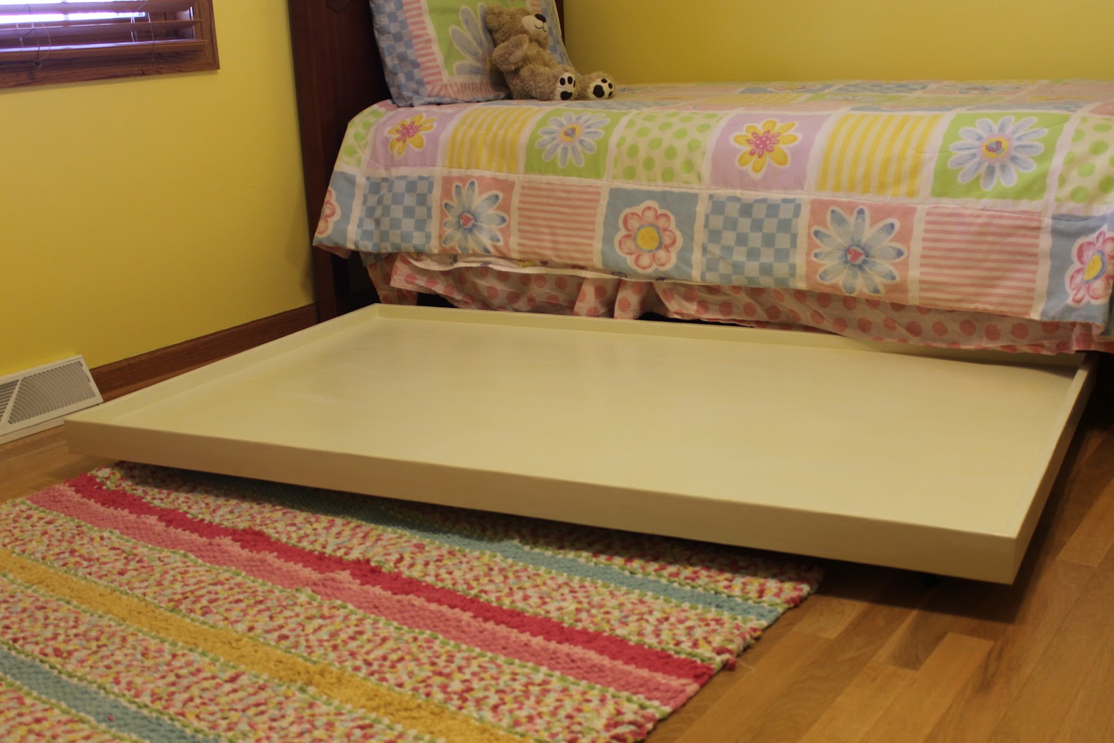 ACTIVITY TABLES FOR KIDS: Puzzle Table