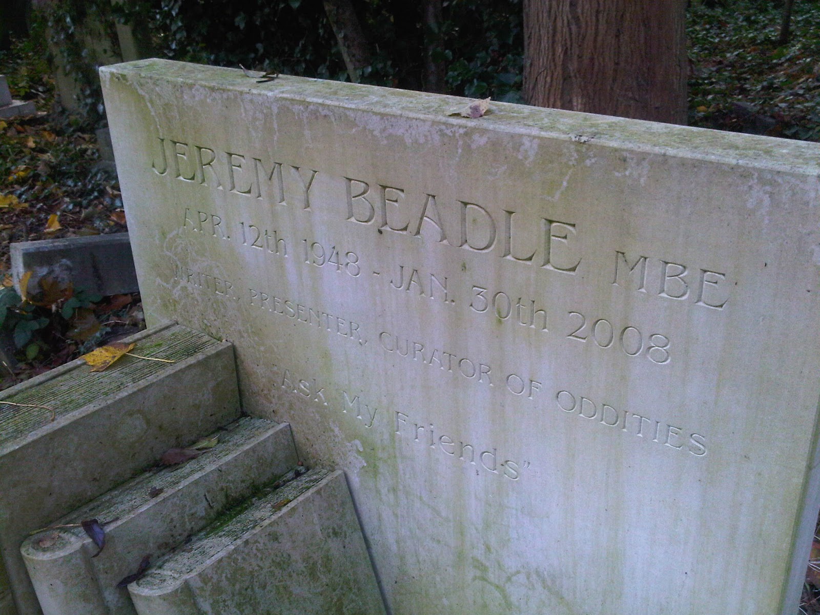 oneintheear: Looking over Jeremy Beadle's grave