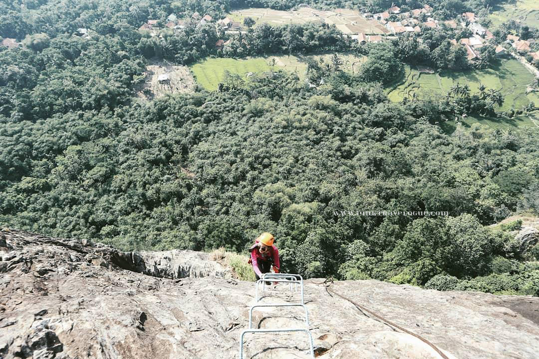 Pink Travelogue: Sehari Mendaki Gunung Parang via Ferrata