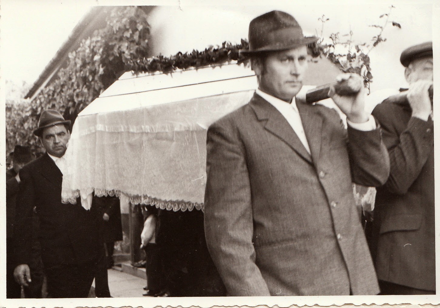 Ştiinţă pentru toţi: Înmormântările la saşii din Valea Lungă ( jud ...