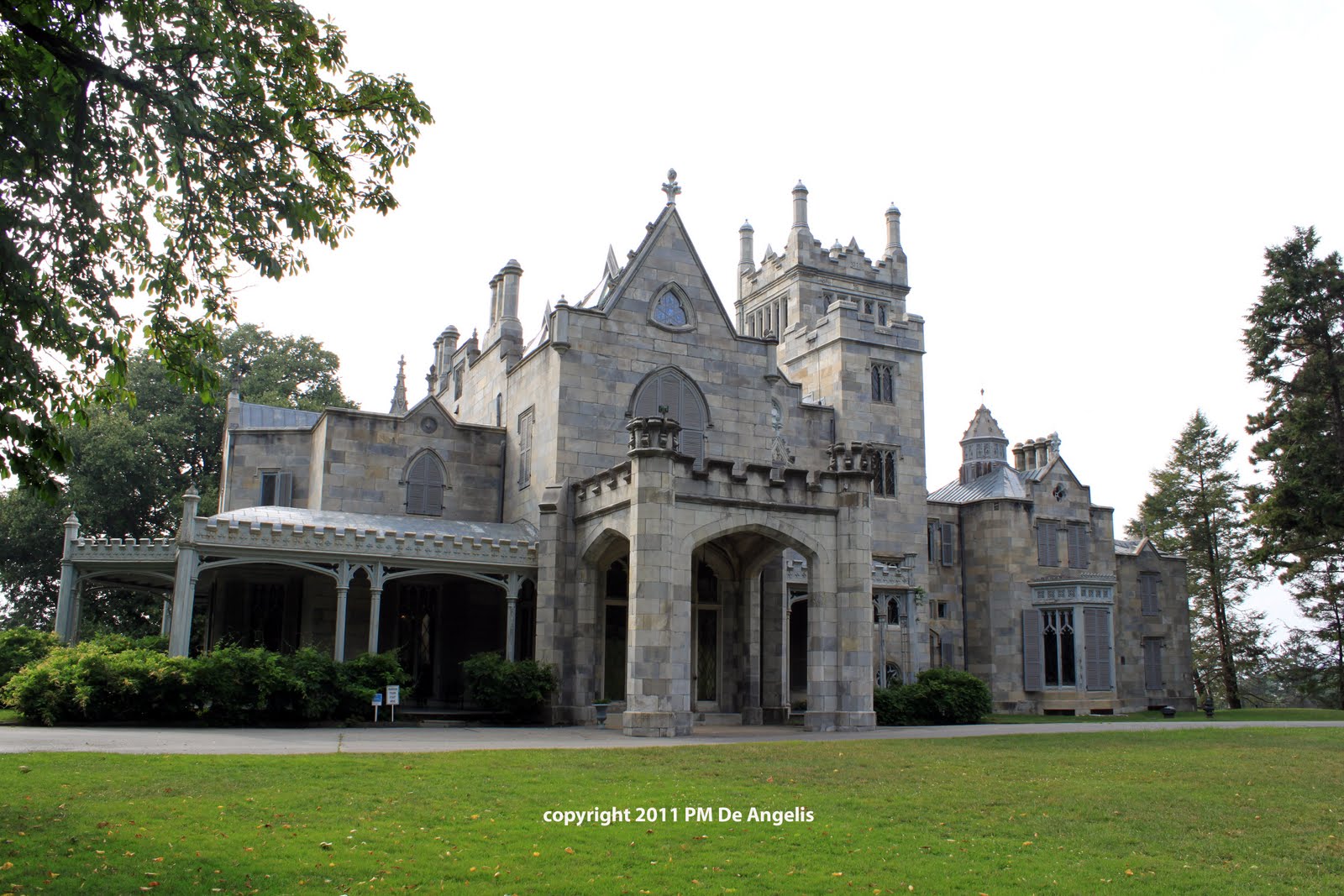 A New Yorker in Oslo: Dark Shadows and Collinwood mansion