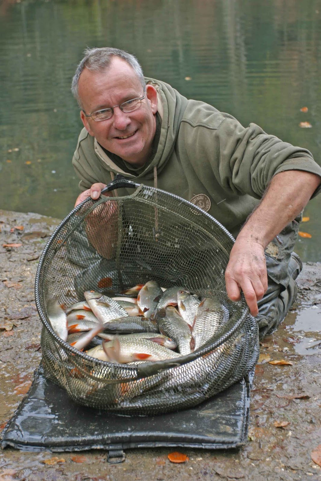 Duncan Charmans World of Angling: Fantastic roach fishing...