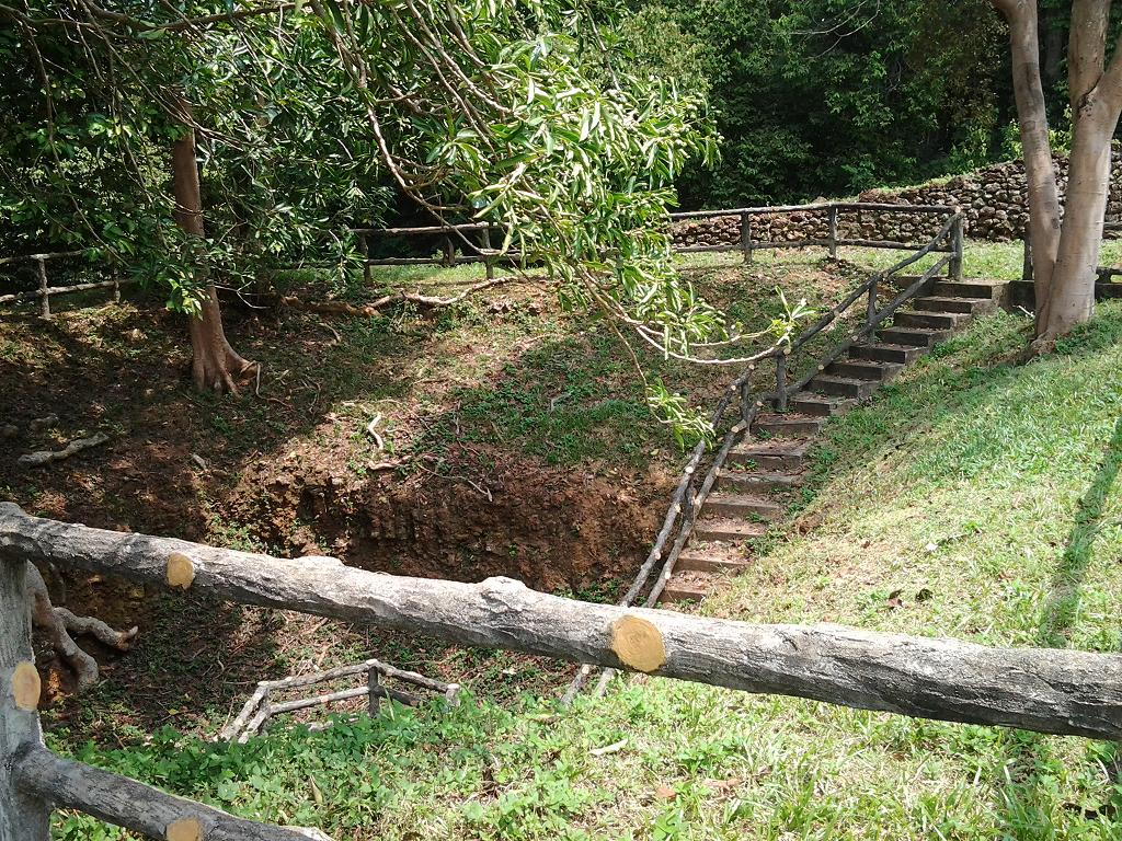 My Travel Blog With Love: Lukut Fort