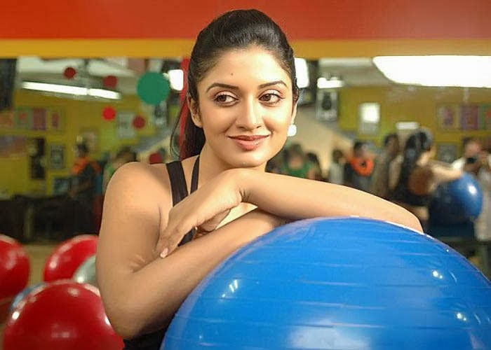 Vimala Raman Hot Gym workout | Filmybol.com