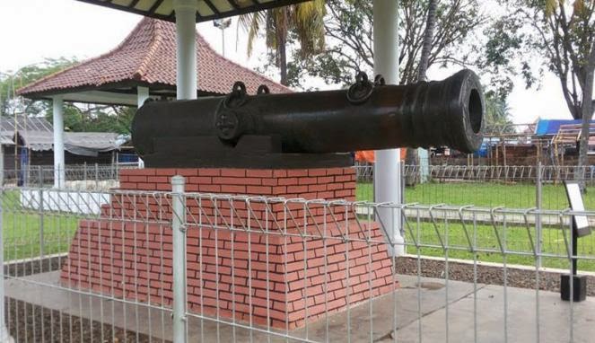 CANGGIH BERPIKIR: Dibalik Meriam Ki Amuk, Banten
