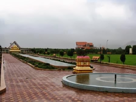 Pune To Pune...via India: Hadashi -Pune (2009)