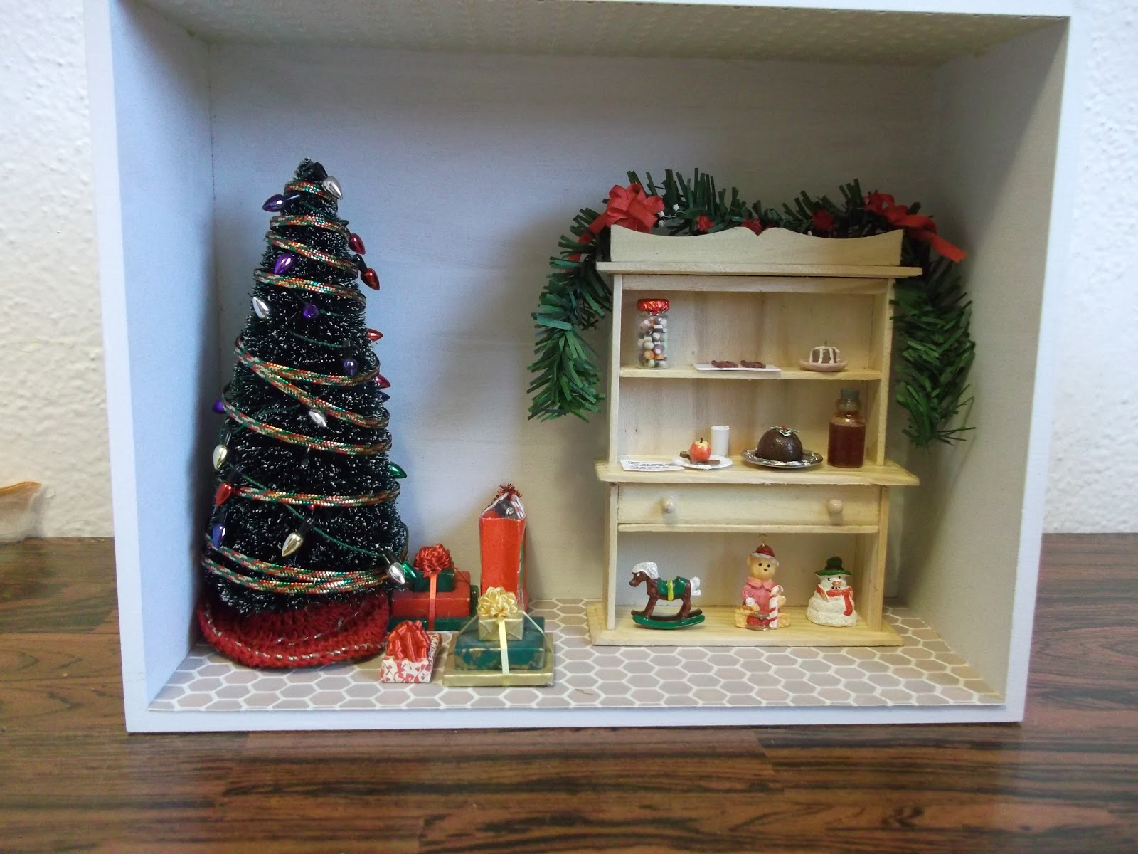 Miniature Maven Diaries: Christmas Room Box