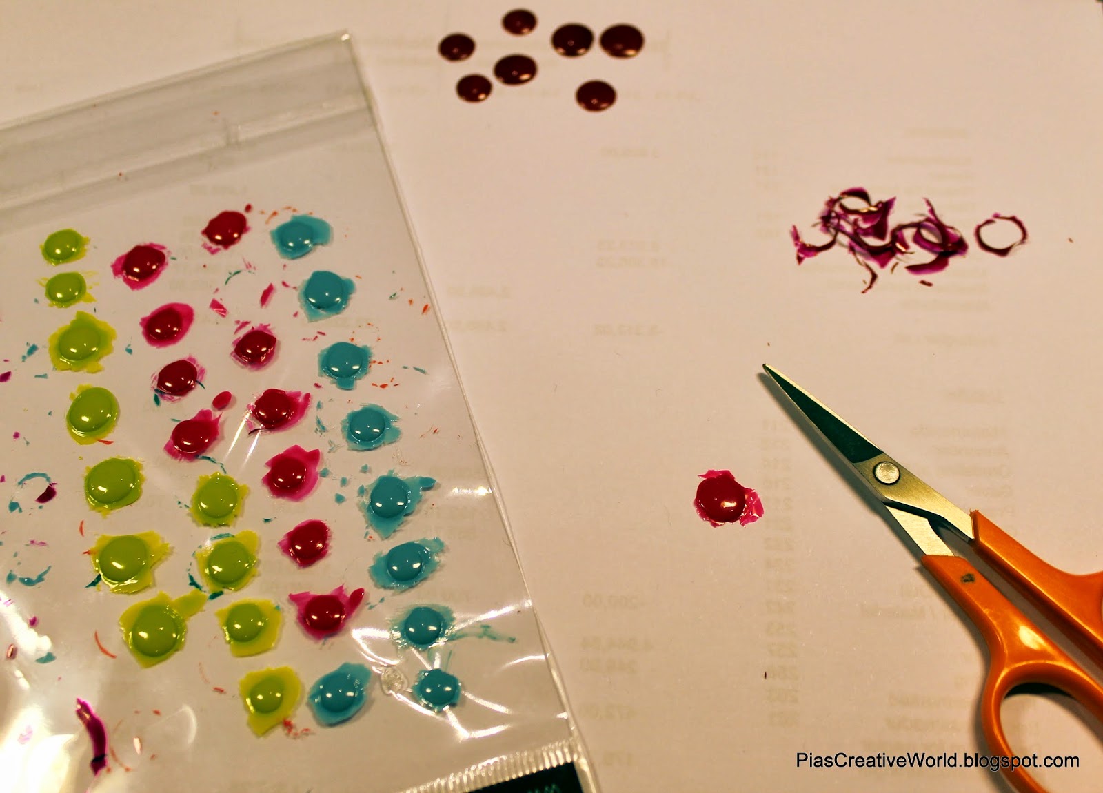 Pia's Creative World: Tutorial: DIY Enamel Dots