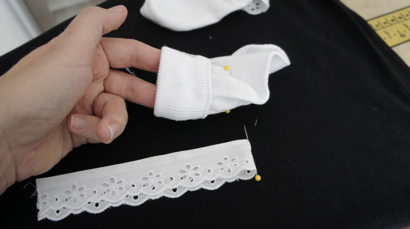 Through the eye of a needle: Ruffle top socks tutorial...and Miss N ...