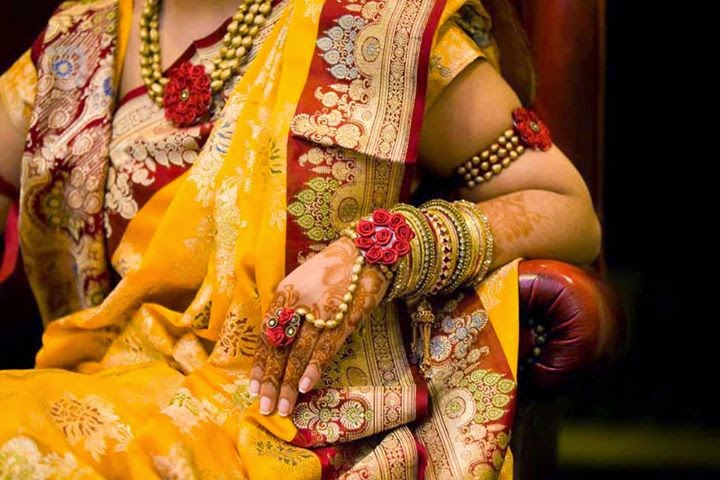 Wedding Snaps: Biyer SajWedding Snaps