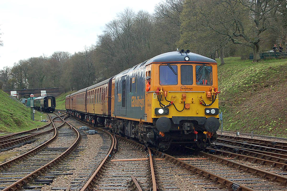 47s and other Classic Power at Southampton: Bluebell Railway Diesel ...