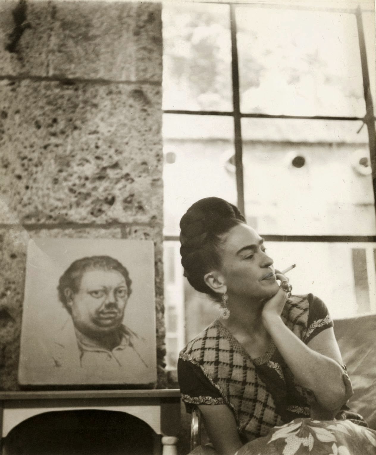 40 Fascinating Black and White Portraits of Frida Kahlo From Between ...