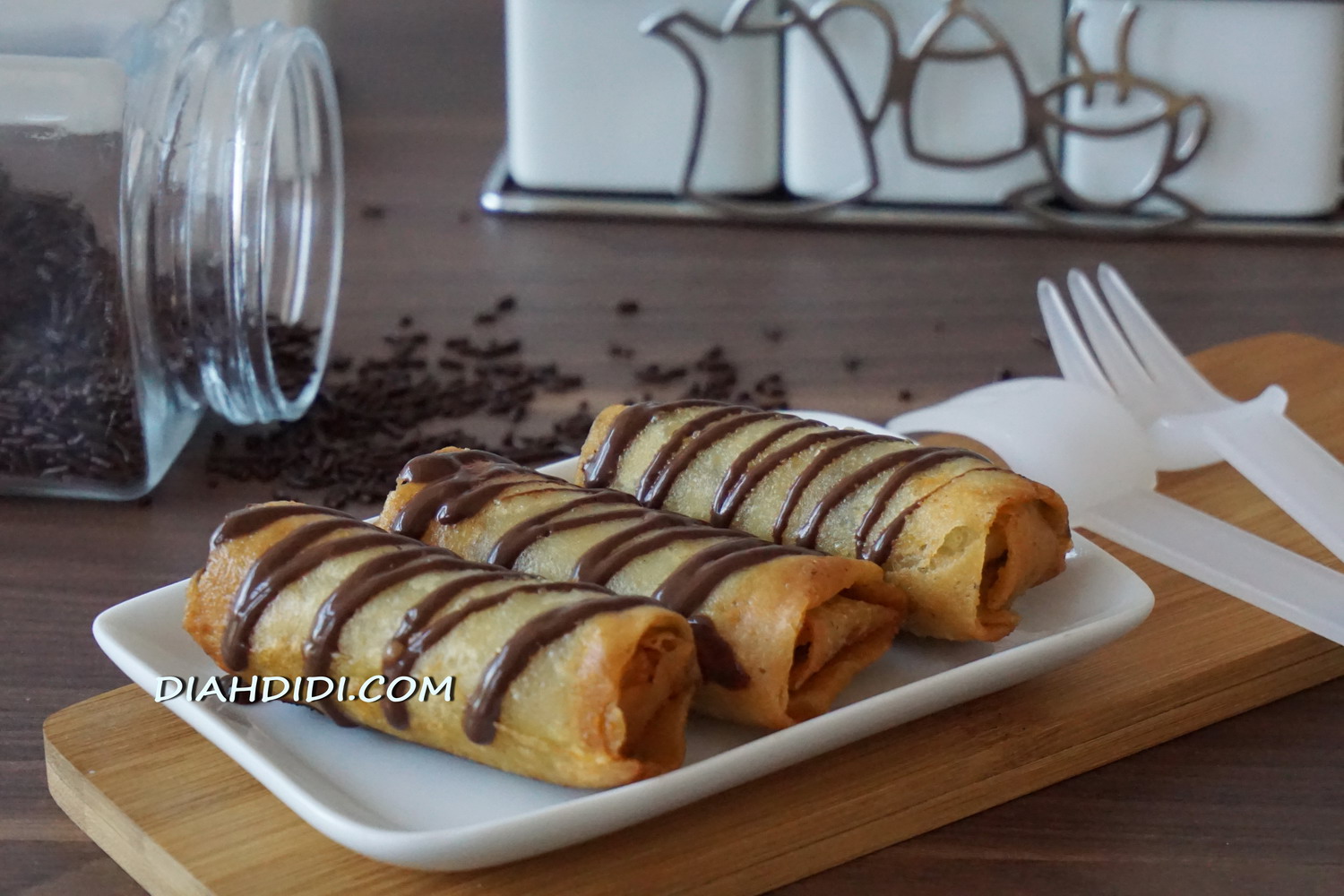 Diah Didi's Kitchen: Lumpia Pisang Coklat Keju