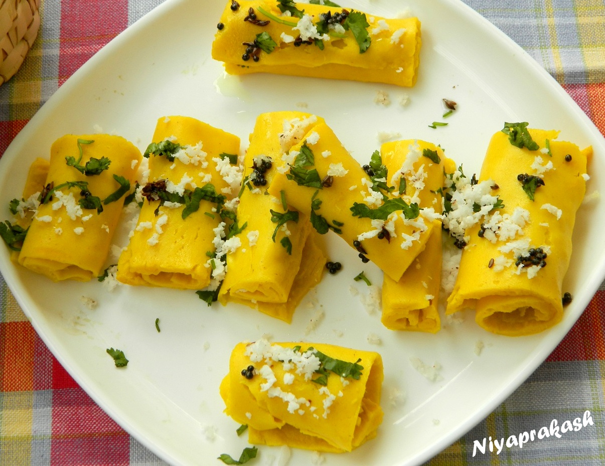 Niya's World: Microwave Khandvi