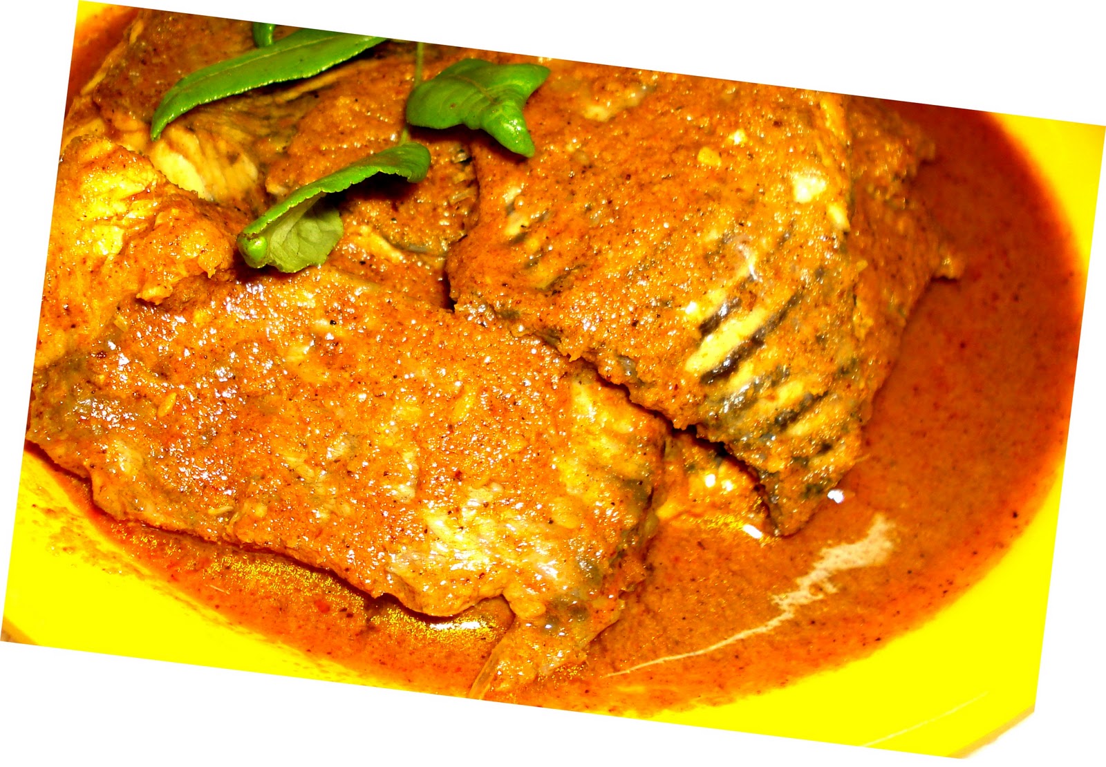 NAS FOOD TRAVELOGUE: FISH IN FRIED COCONUT PASTE