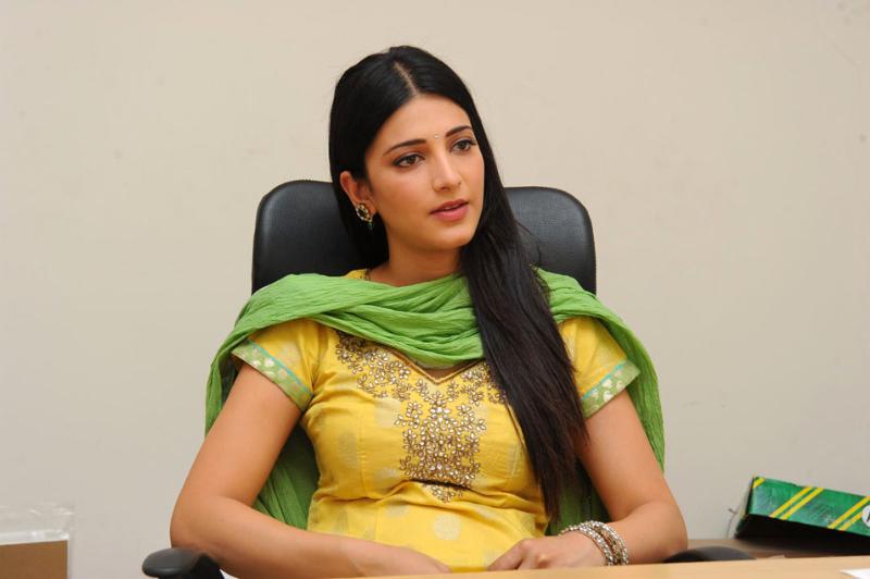 Latest Movie Masala Shruti Hassan At Gabbar Singh Success Meet