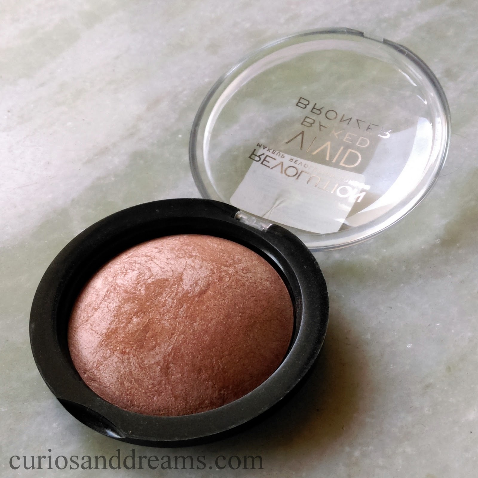 Makeup Revolution Vivid Baked Bronzer Golden Days : Review (and reasons ...