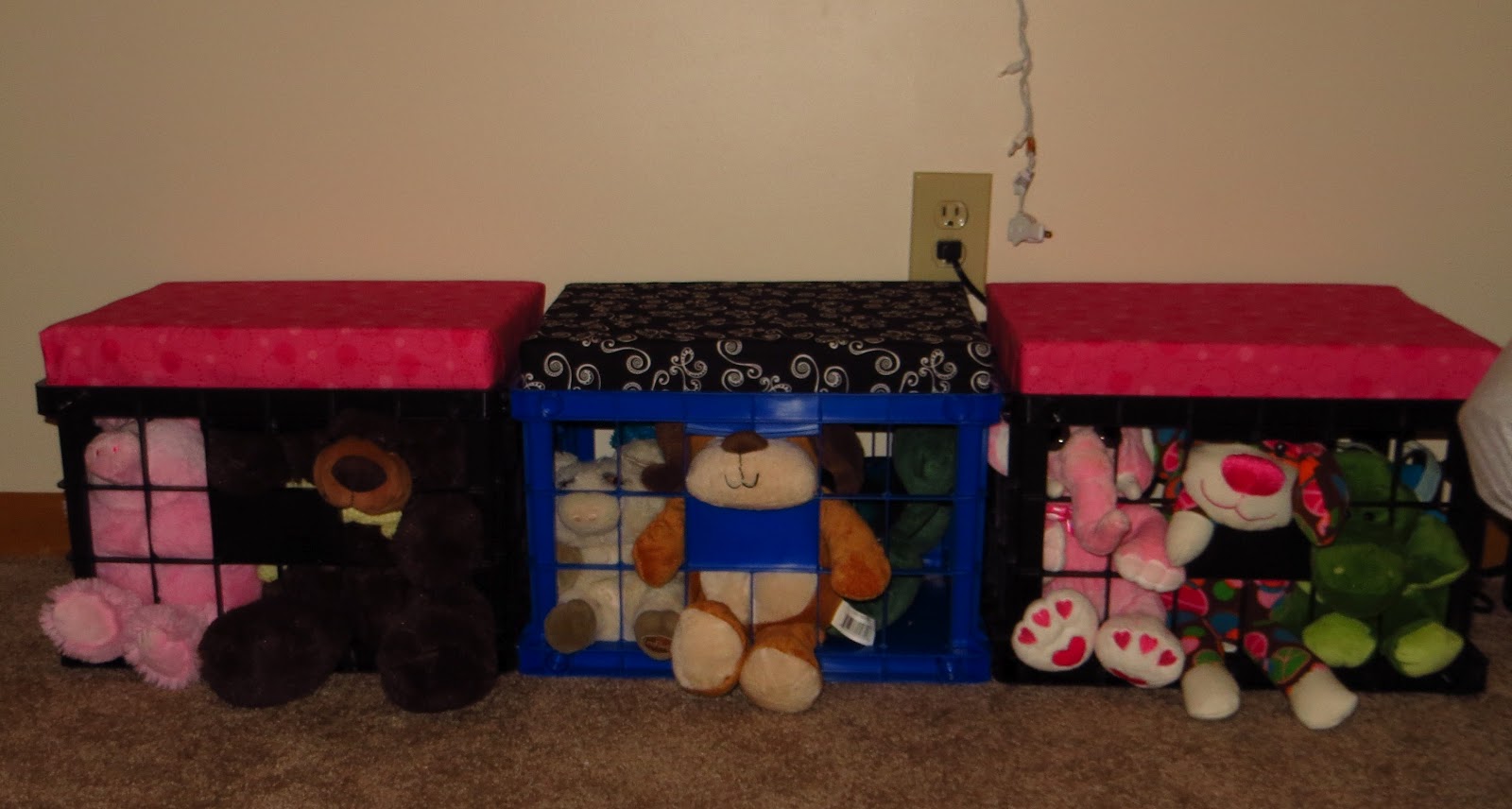 Goodies by Design: Fun Storage/seating for a little kids room