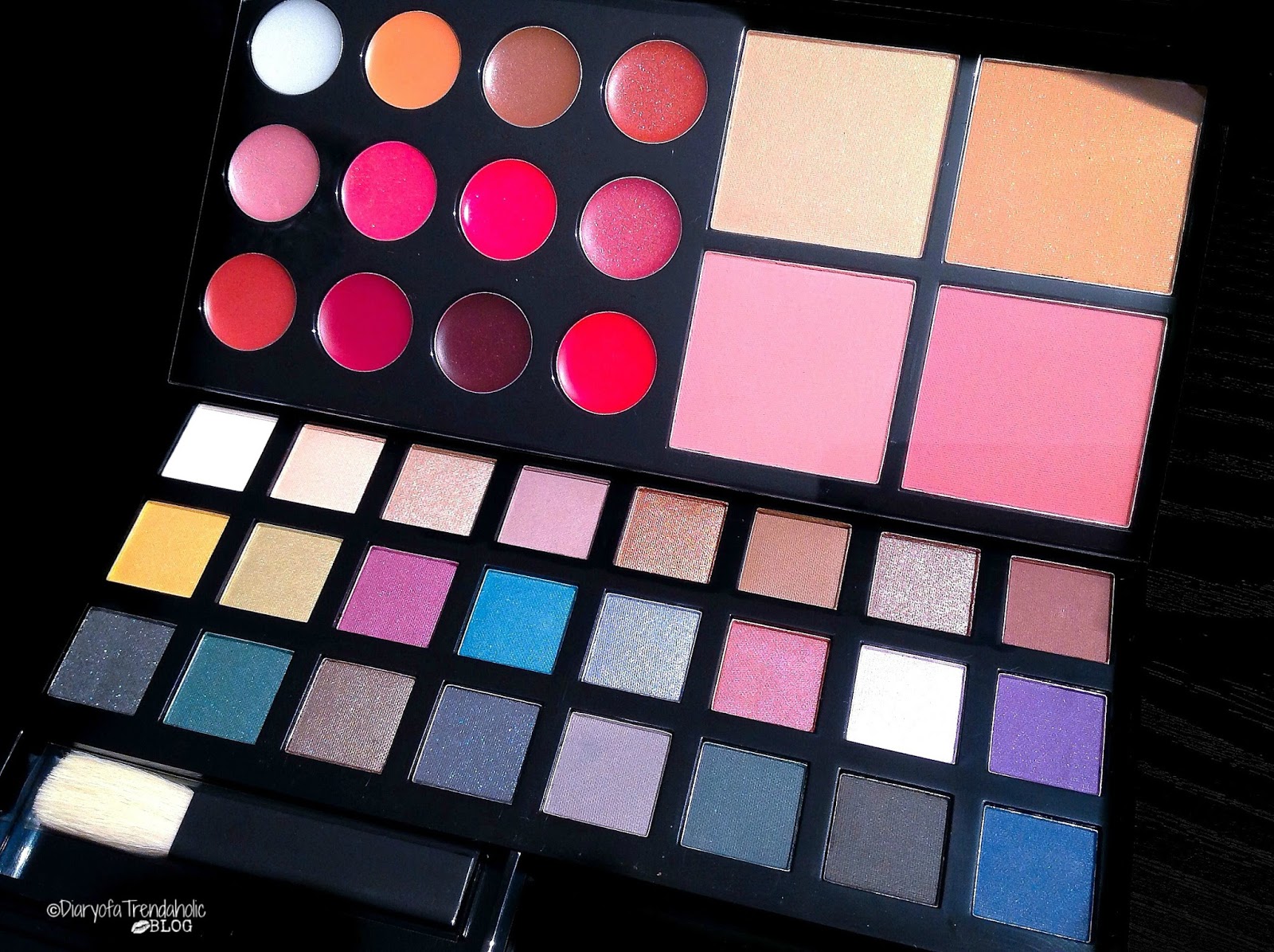 Diary of a Trendaholic : Avon Makeup Studio Palette