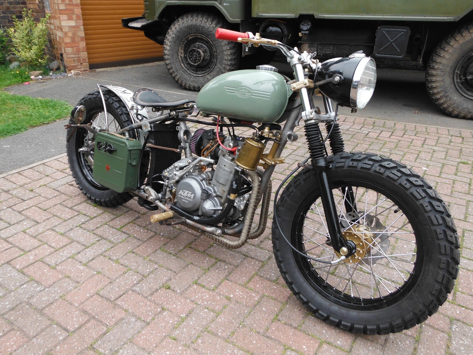 Attack Choppers: Tim's beautiful KTM/Matchless hybrid