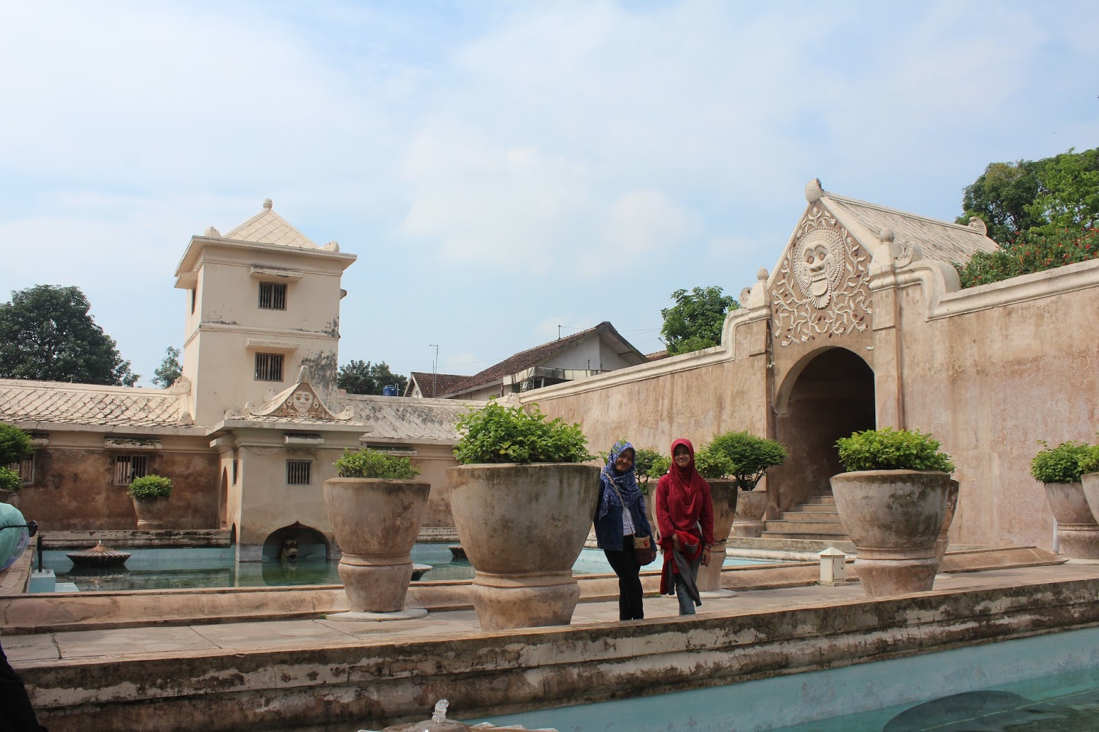 Taman Sari = Mengintip Kisahnya dan Arsitekturnya Dari Guide Lokal
