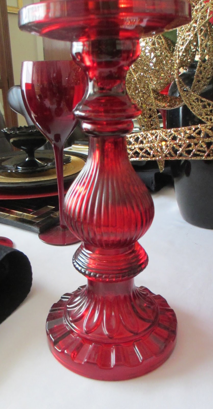 The Welcomed Guest: Red and Gold Tablescape