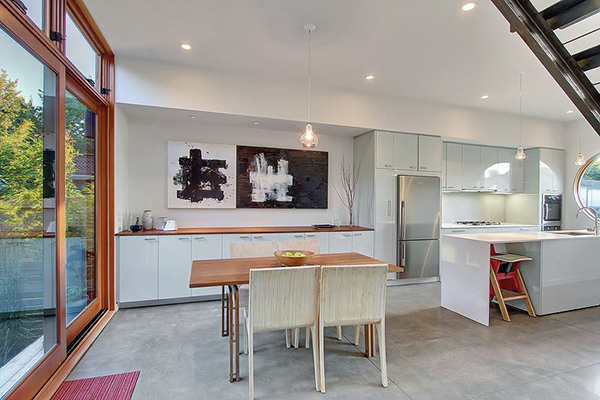 Casa Compacta y Ordenada Visualmente en Seattle