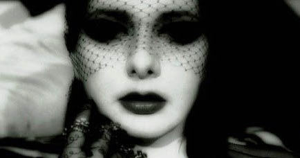 E’ – dicono – la Regina del Pulp. Ma la sua corona è ereditaria… - Elapsus