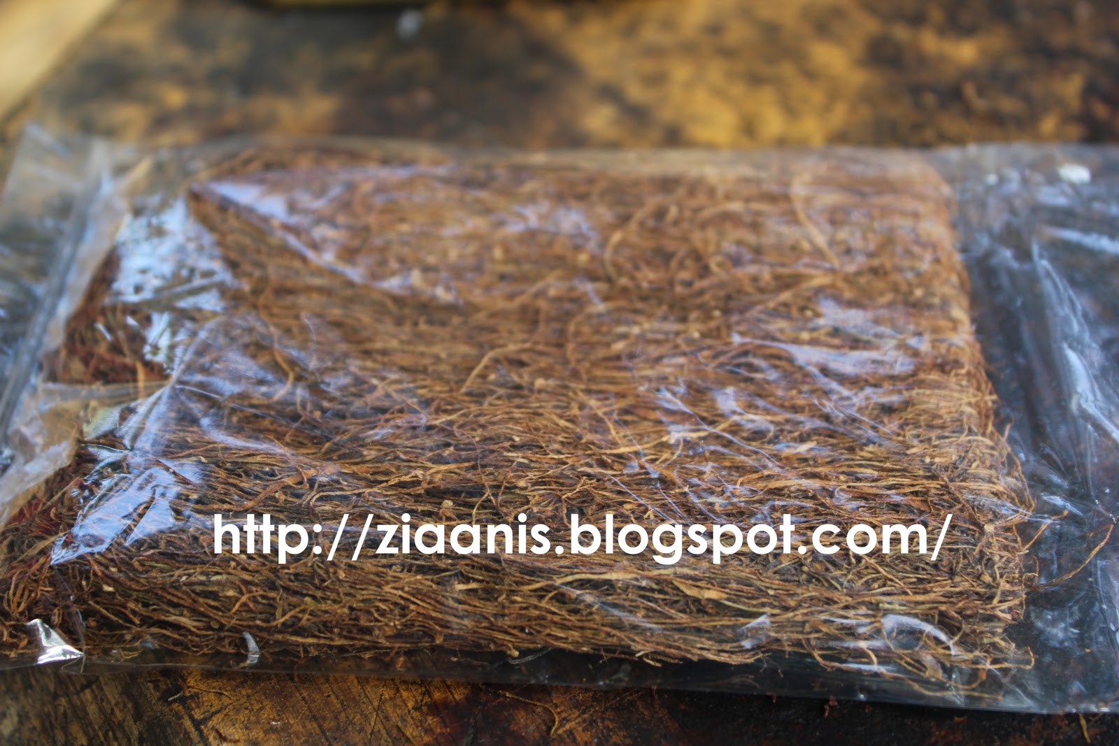 Zia Anis: Rokok daun