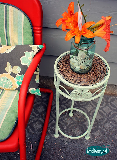 ART IS BEAUTY: Small Outdoor Table Makeover ~DIY Furniture Girls