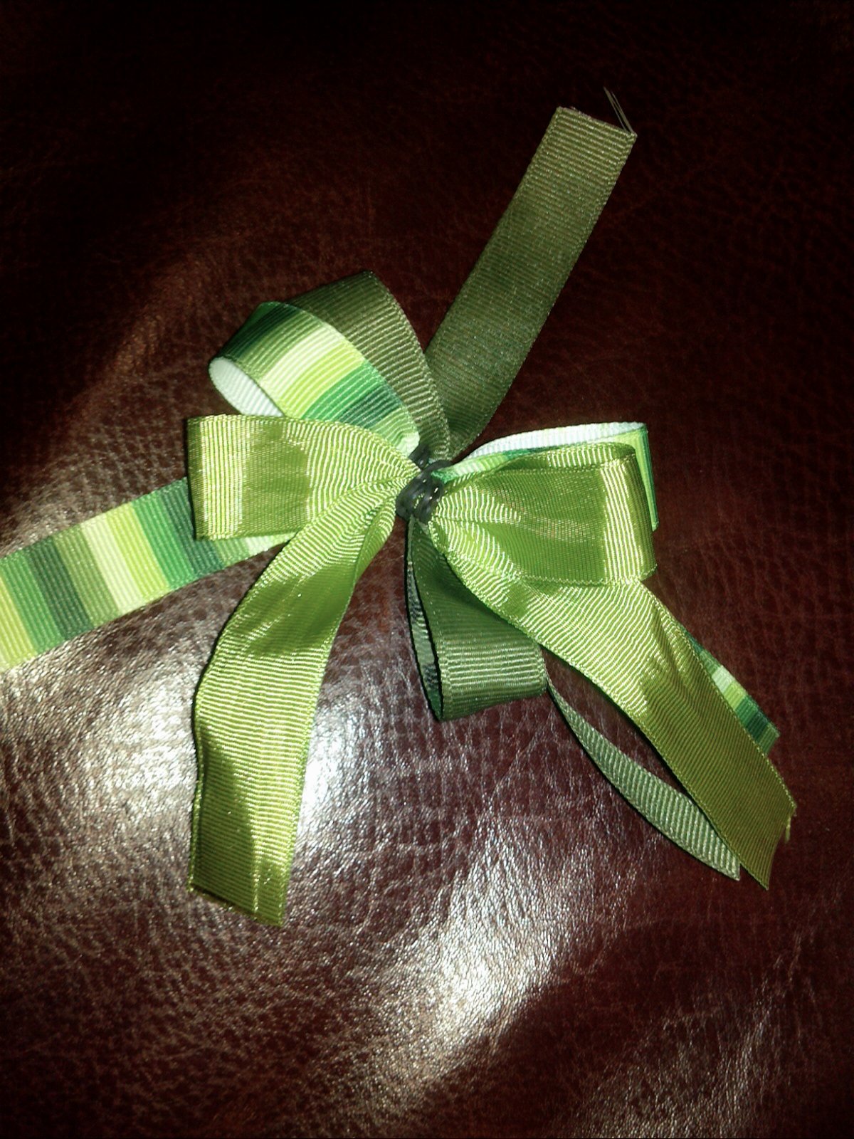 Swing It!: The Easy Peasy 3-layer bow (St. Patrick's Day)