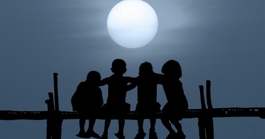 The Nicest Pictures: moon and children