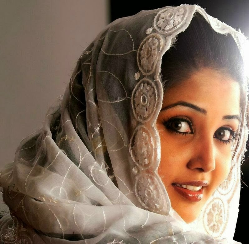 Actress Sandra Amy Photos | SouthMp3 Masti ( Old To New Songs)