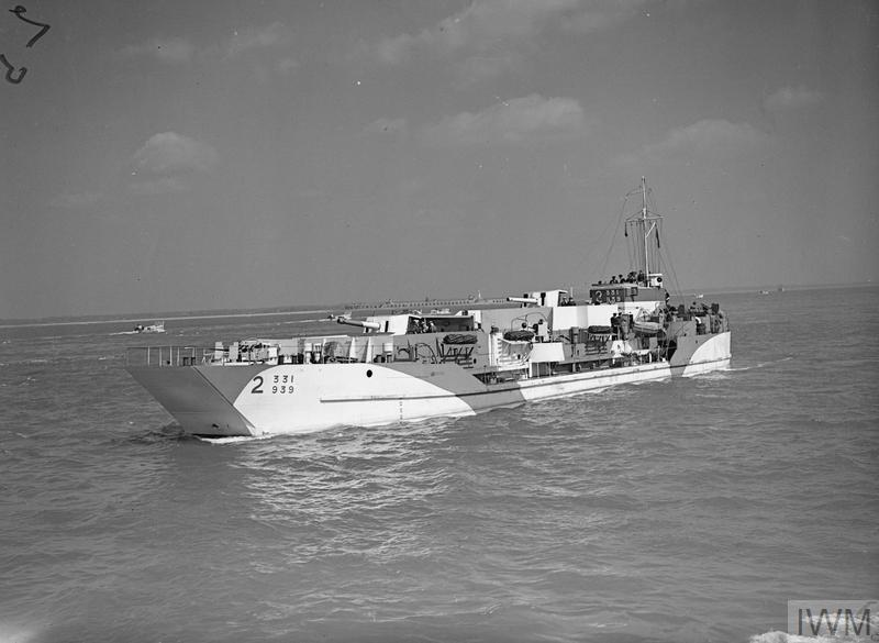 1000 Men, 1000 Stories : Photographs: Training on Landing Crafts (9).
