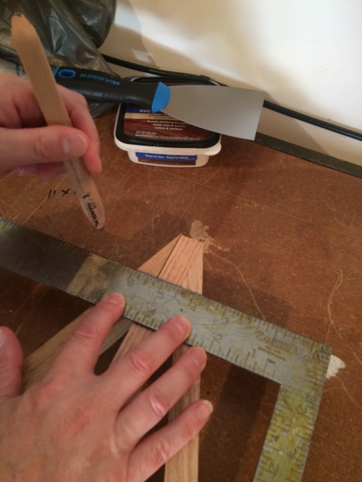 ThreeComforts: Diy Wood Display Easel