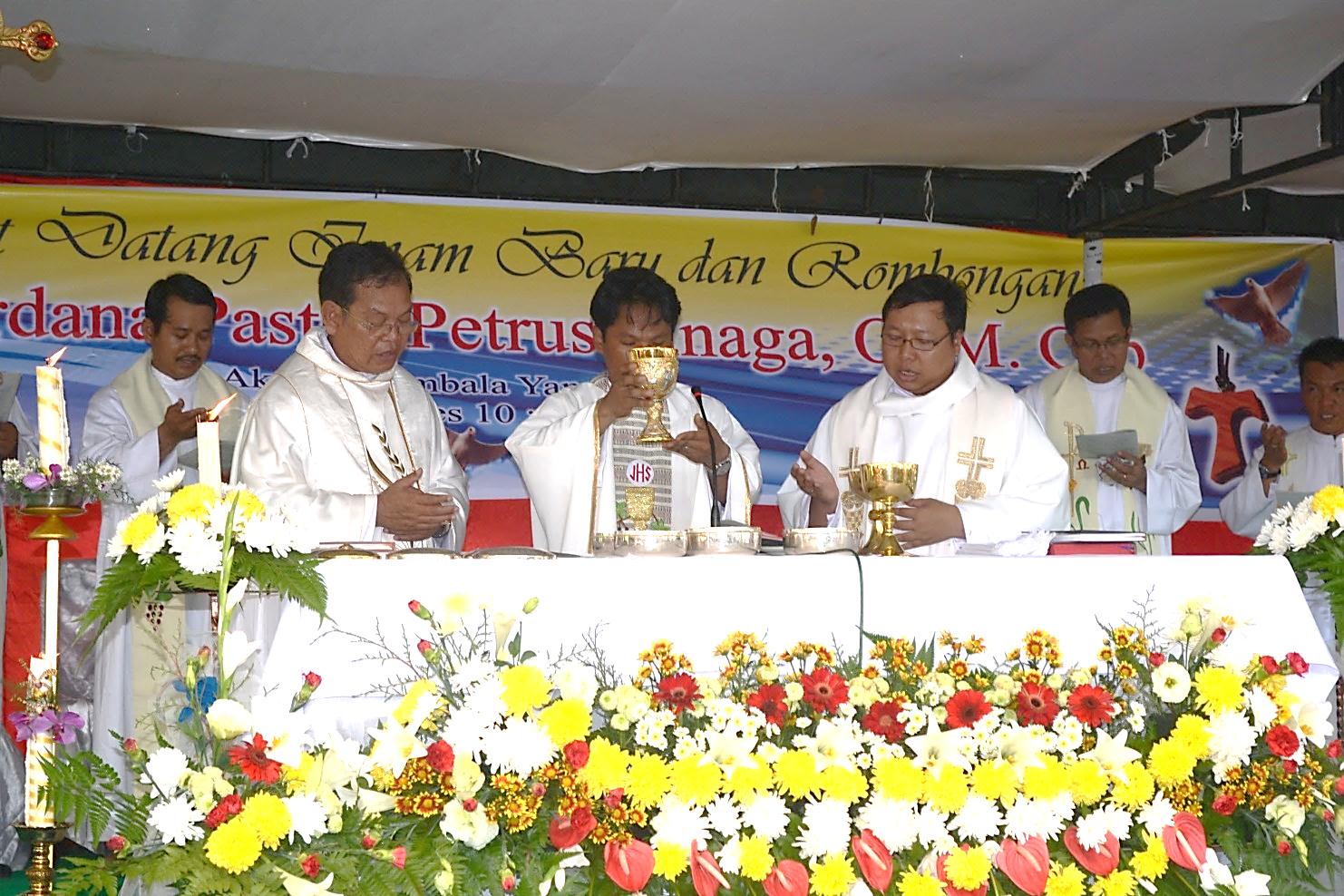 Misa Perdana P. Petrus Sinaga OFM.Cap di Sei Deras