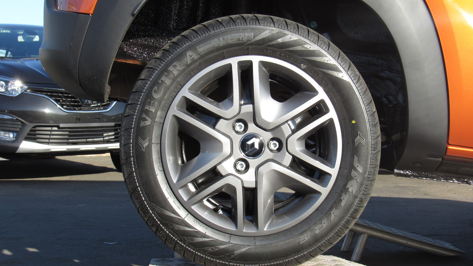 Kwid amplia alternativas [Alta Roda]