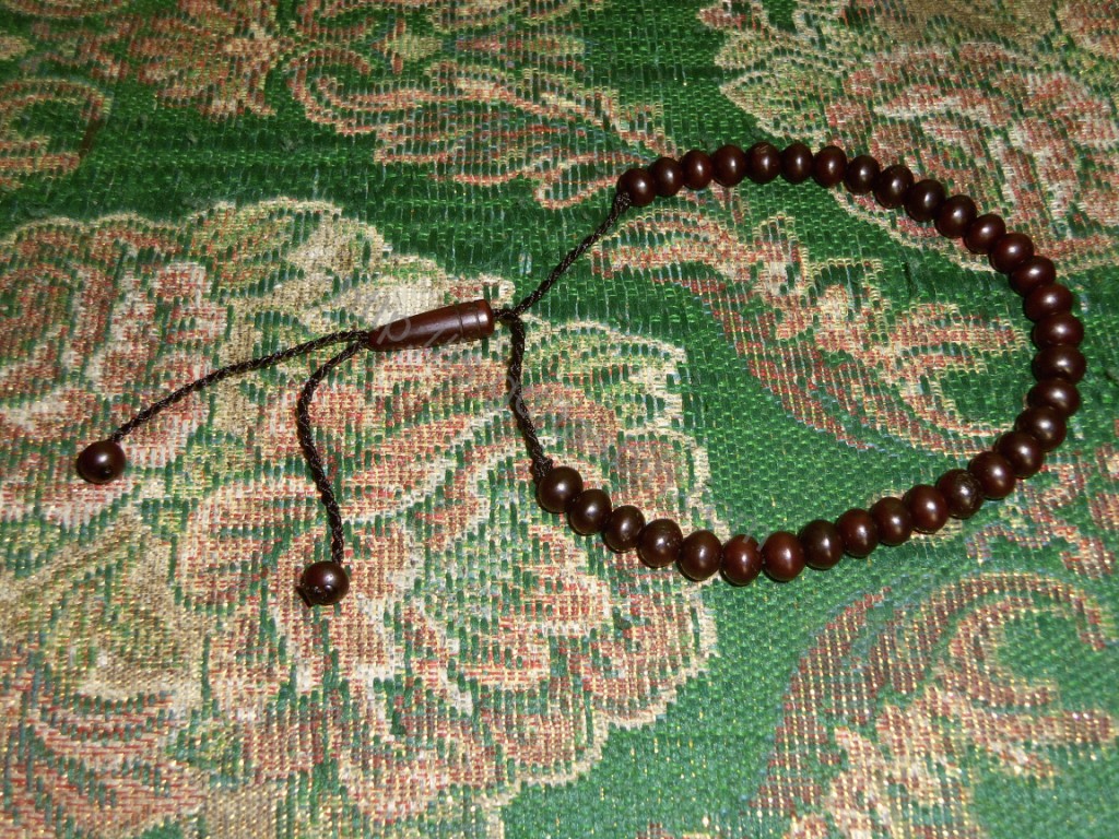 91+ Ide Gelang Warna Merah Maroon, Kombinasi Warna