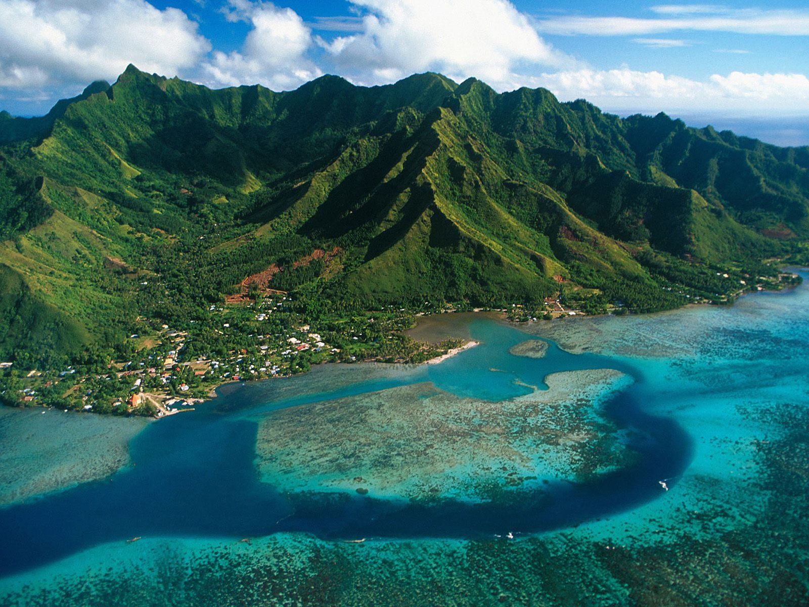 Phoebettmh Travel: (Polynesia) – Moorea – Island of love