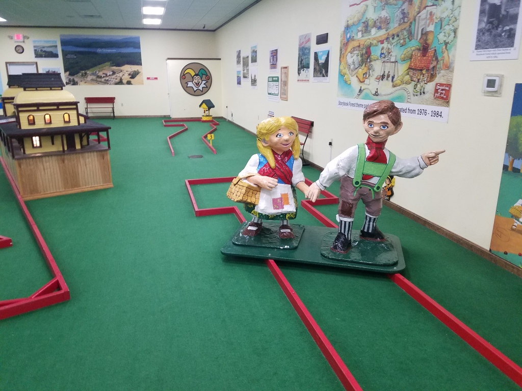 The Ham and Egger Files: Indoor minigolf course at Funspot New ...