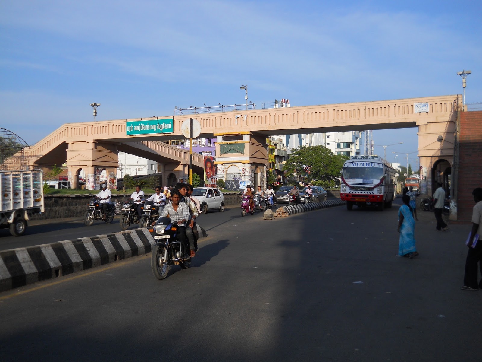 BOBBA CAPS DOXOLOGY: MAR 25, 13 .. PONDICHERRY'S MAIN BUS STAND