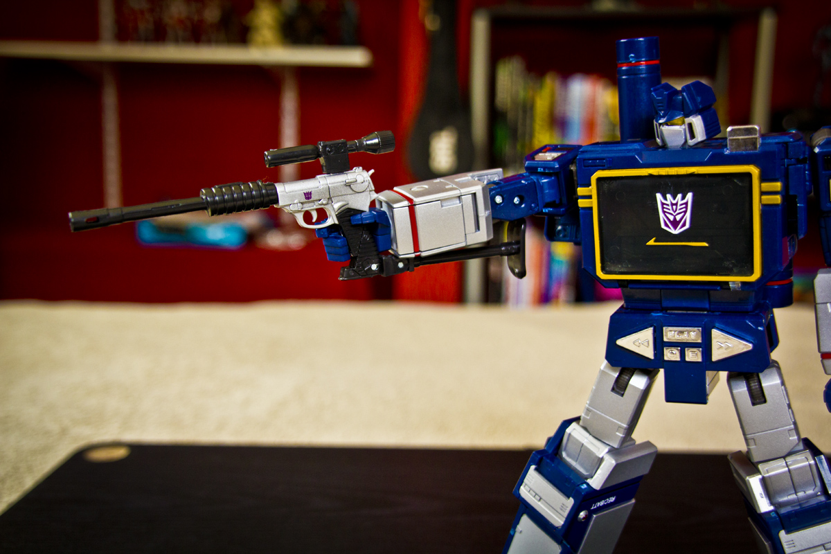 The Kaiju Planet: Figure Review: Hasbro Transformers Masterpiece Soundwave